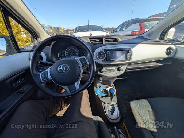 Pelēks Toyota Yaris 2012 Tallina, ar dzinēja tilpumu 1.50 L un nobraukumu 157 tūkst. km par 6500 €, foto 3 vietnē AUTOMOTO.COM.LV