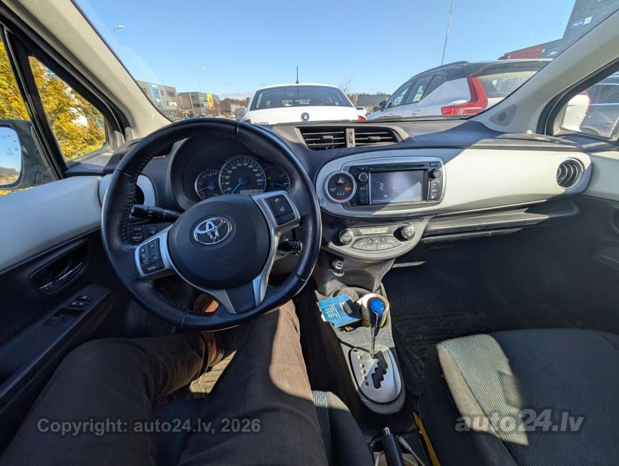 Grey Toyota Yaris 2012 in Tallinn, with an engine capacity of 1.50 L and mileage of 157 thousand km for 6500 €, photo 4 on AUTOMOTO.COM.LV