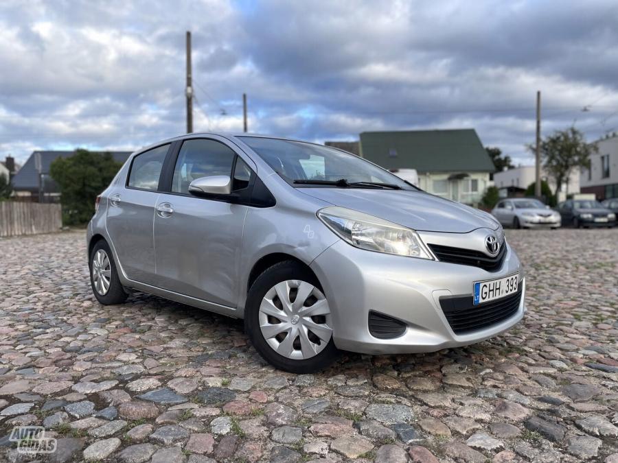 Pelēks Toyota Yaris 2012 Viļņa, ar dzinēja tilpumu 1.40 L un nobraukumu 204 tūkst. km par 3300 €, foto 1 vietnē AUTOMOTO.COM.LV
