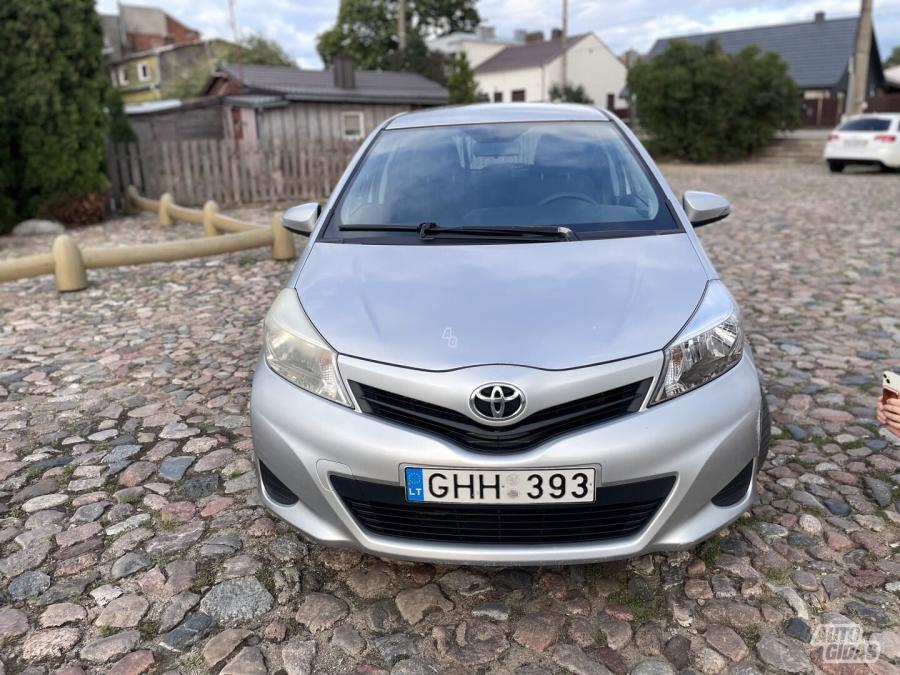 Pelēks Toyota Yaris 2012 Viļņa, ar dzinēja tilpumu 1.40 L un nobraukumu 204 tūkst. km par 3300 €, foto 5 vietnē AUTOMOTO.COM.LV