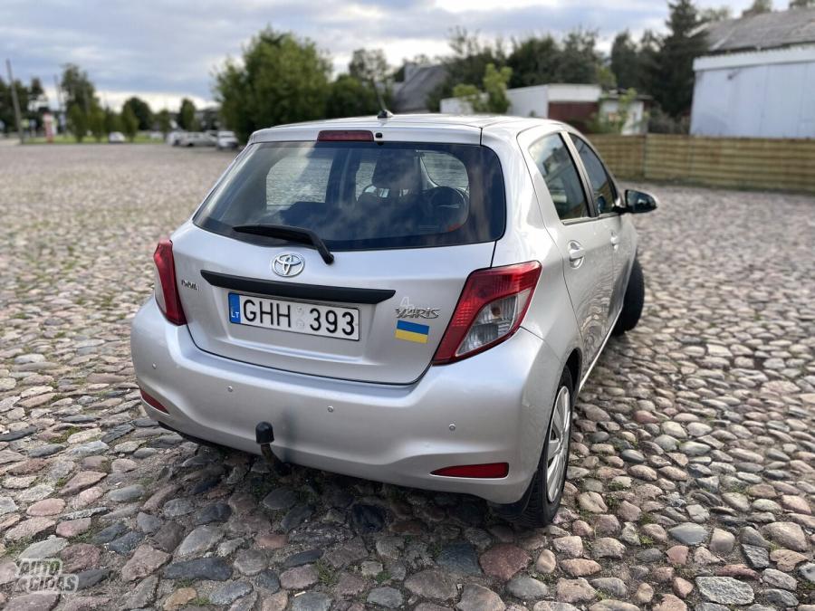Pelēks Toyota Yaris 2012 Viļņa, ar dzinēja tilpumu 1.40 L un nobraukumu 204 tūkst. km par 3300 €, foto 7 vietnē AUTOMOTO.COM.LV