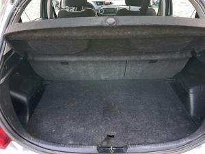Pelēks Toyota Yaris 2012 Viļņa, ar dzinēja tilpumu 1.40 L un nobraukumu 204 tūkst. km par 3300 €, foto 8 vietnē AUTOMOTO.COM.LV