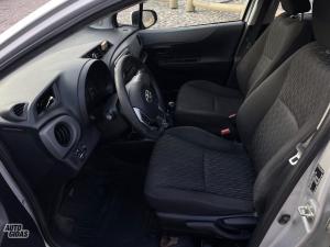 Pelēks Toyota Yaris 2012 Viļņa, ar dzinēja tilpumu 1.40 L un nobraukumu 204 tūkst. km par 3300 €, foto 12 vietnē AUTOMOTO.COM.LV