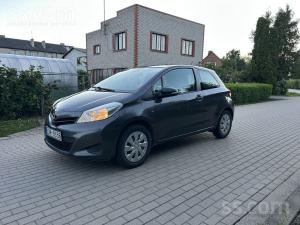 Pelēks Toyota Yaris 2012 Bauska, ar dzinēja tilpumu 1.40 L un nobraukumu 219 tūkst. km par 3350 €, foto  vietnē AUTOMOTO.COM.LV