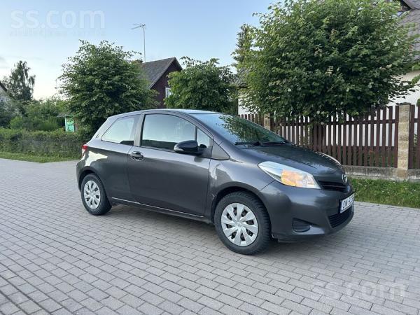 Pelēks Toyota Yaris 2012 Bauska, ar dzinēja tilpumu 1.40 L un nobraukumu 219 tūkst. km par 3350 €, foto 3 vietnē AUTOMOTO.COM.LV