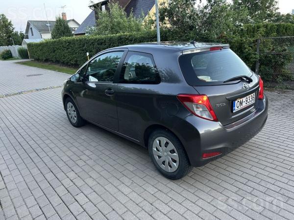 Pelēks Toyota Yaris 2012 Bauska, ar dzinēja tilpumu 1.40 L un nobraukumu 219 tūkst. km par 3350 €, foto 5 vietnē AUTOMOTO.COM.LV