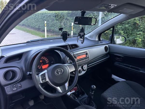 Pelēks Toyota Yaris 2012 Bauska, ar dzinēja tilpumu 1.40 L un nobraukumu 219 tūkst. km par 3350 €, foto 6 vietnē AUTOMOTO.COM.LV