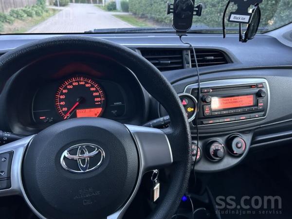 Pelēks Toyota Yaris 2012 Bauska, ar dzinēja tilpumu 1.40 L un nobraukumu 219 tūkst. km par 3350 €, foto 7 vietnē AUTOMOTO.COM.LV