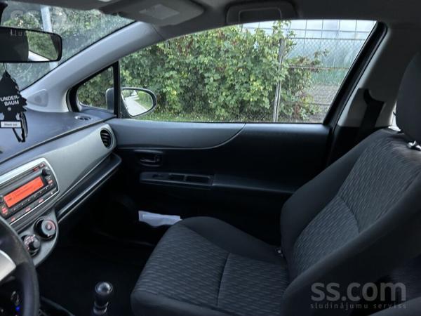 Pelēks Toyota Yaris 2012 Bauska, ar dzinēja tilpumu 1.40 L un nobraukumu 219 tūkst. km par 3350 €, foto 8 vietnē AUTOMOTO.COM.LV