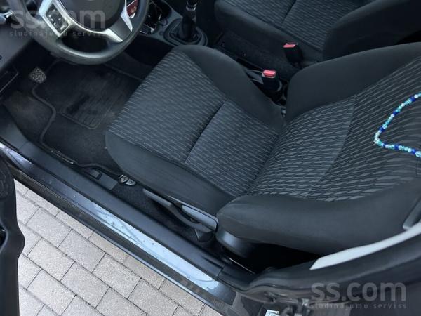 Pelēks Toyota Yaris 2012 Bauska, ar dzinēja tilpumu 1.40 L un nobraukumu 219 tūkst. km par 3350 €, foto 9 vietnē AUTOMOTO.COM.LV