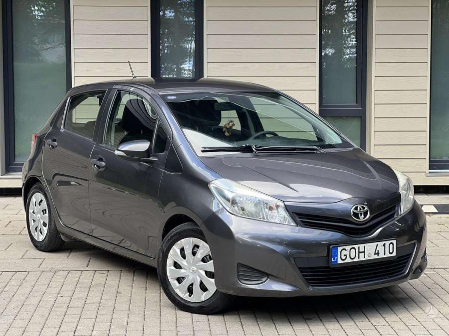 Pelēks Toyota Yaris 2012 Viļņa, ar dzinēja tilpumu 1.33 L un nobraukumu 156 tūkst. km par 3700 €, foto 1 vietnē AUTOMOTO.COM.LV