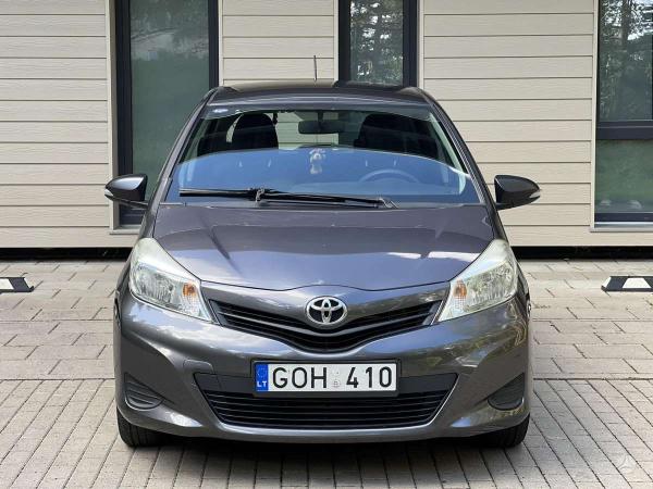 Grey Toyota Yaris 2012 in Vilnius, with an engine capacity of 1.33 L and mileage of 156 thousand km for 3700 €, photo 2 on AUTOMOTO.COM.LV