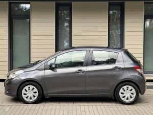 Pelēks Toyota Yaris 2012 Viļņa, ar dzinēja tilpumu 1.33 L un nobraukumu 156 tūkst. km par 3700 €, foto 5 vietnē AUTOMOTO.COM.LV