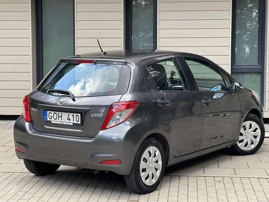 Pelēks Toyota Yaris 2012 Viļņa, ar dzinēja tilpumu 1.33 L un nobraukumu 156 tūkst. km par 3700 €, foto 8 vietnē AUTOMOTO.COM.LV