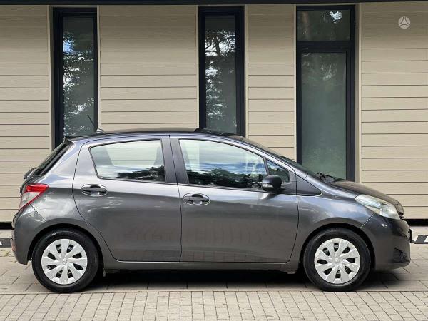 Grey Toyota Yaris 2012 in Vilnius, with an engine capacity of 1.33 L and mileage of 156 thousand km for 3700 €, photo 8 on AUTOMOTO.COM.LV