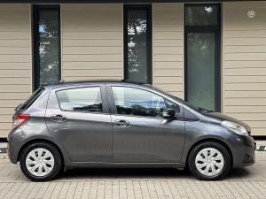 Pelēks Toyota Yaris 2012 Viļņa, ar dzinēja tilpumu 1.33 L un nobraukumu 156 tūkst. km par 3700 €, foto 9 vietnē AUTOMOTO.COM.LV