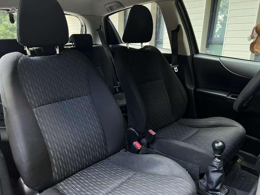 Pelēks Toyota Yaris 2012 Viļņa, ar dzinēja tilpumu 1.33 L un nobraukumu 156 tūkst. km par 3700 €, foto 10 vietnē AUTOMOTO.COM.LV