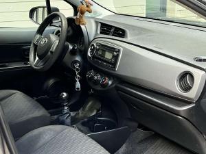 Pelēks Toyota Yaris 2012 Viļņa, ar dzinēja tilpumu 1.33 L un nobraukumu 156 tūkst. km par 3700 €, foto 11 vietnē AUTOMOTO.COM.LV