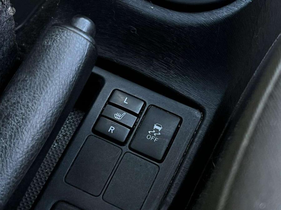 Pelēks Toyota Yaris 2012 Viļņa, ar dzinēja tilpumu 1.33 L un nobraukumu 156 tūkst. km par 3700 €, foto 15 vietnē AUTOMOTO.COM.LV