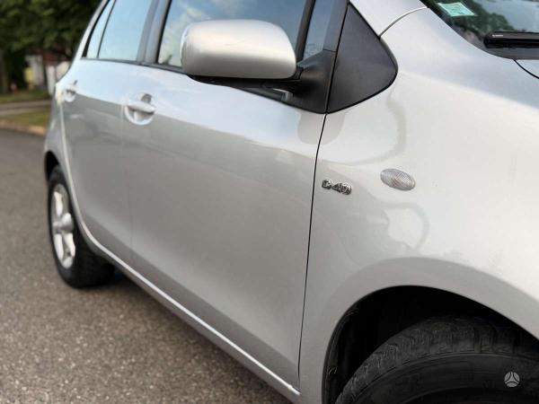 Grey Toyota Yaris 2012 in Vilnius, with an engine capacity of 1.36 L and mileage of 240 thousand km for 2950 €, photo 4 on AUTOMOTO.COM.LV