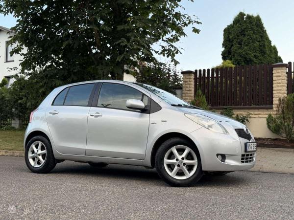 Grey Toyota Yaris 2012 in Vilnius, with an engine capacity of 1.36 L and mileage of 240 thousand km for 2950 €, photo 6 on AUTOMOTO.COM.LV