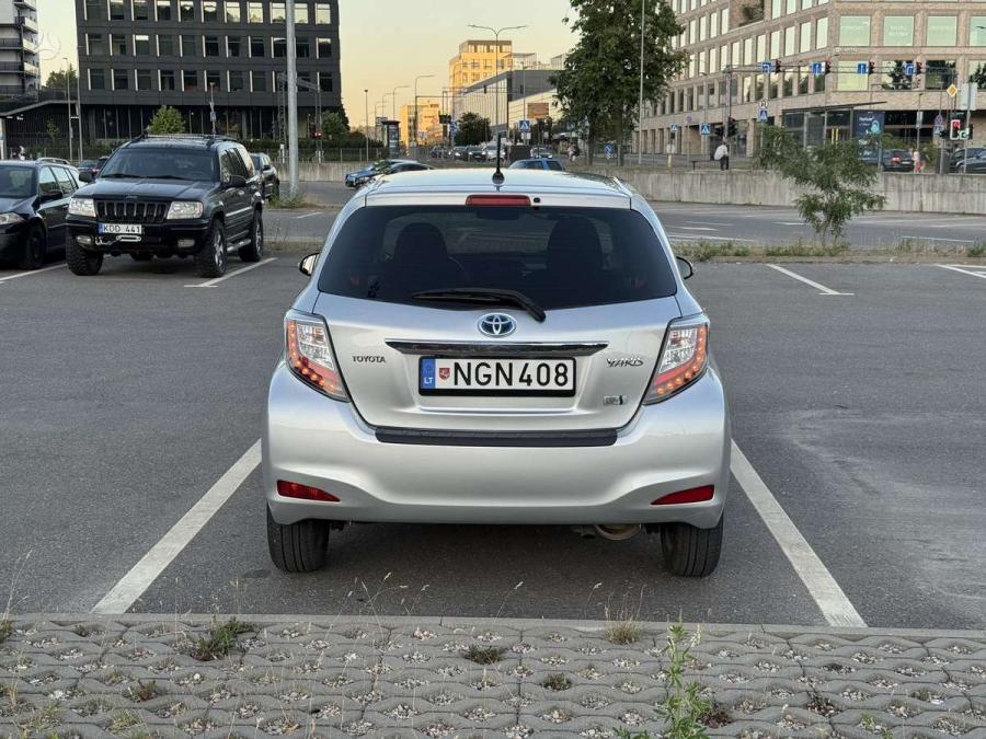 Grey Toyota Yaris 2012 in Vilnius, with an engine capacity of 1.50 L and mileage of 155 thousand km for 7200 €, photo 5 on AUTOMOTO.COM.LV