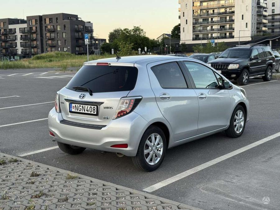Grey Toyota Yaris 2012 in Vilnius, with an engine capacity of 1.50 L and mileage of 155 thousand km for 7200 €, photo 6 on AUTOMOTO.COM.LV