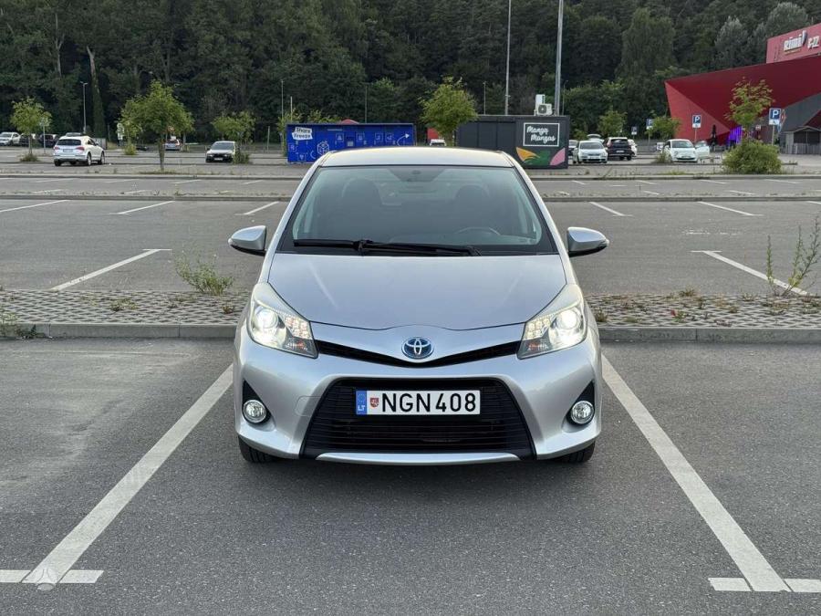 Grey Toyota Yaris 2012 in Vilnius, with an engine capacity of 1.50 L and mileage of 155 thousand km for 7200 €, photo 9 on AUTOMOTO.COM.LV