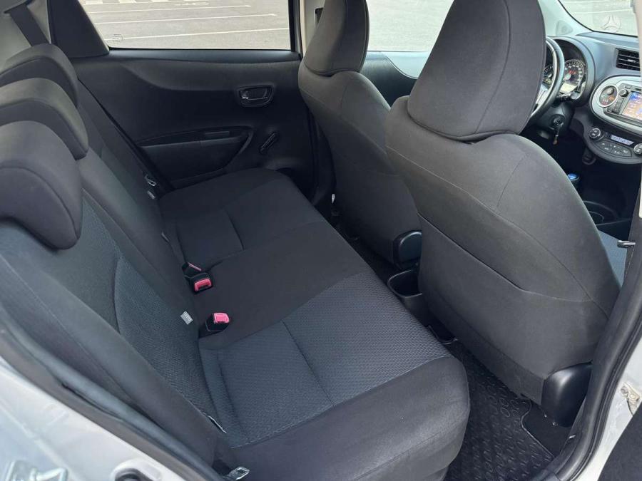 Grey Toyota Yaris 2012 in Vilnius, with an engine capacity of 1.50 L and mileage of 155 thousand km for 7200 €, photo 12 on AUTOMOTO.COM.LV
