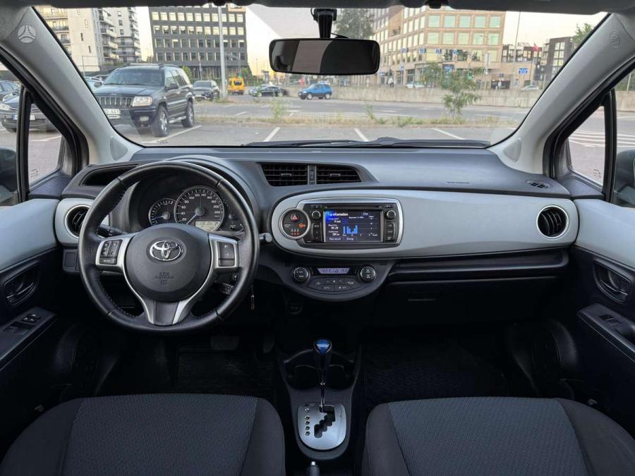 Grey Toyota Yaris 2012 in Vilnius, with an engine capacity of 1.50 L and mileage of 155 thousand km for 7200 €, photo 15 on AUTOMOTO.COM.LV