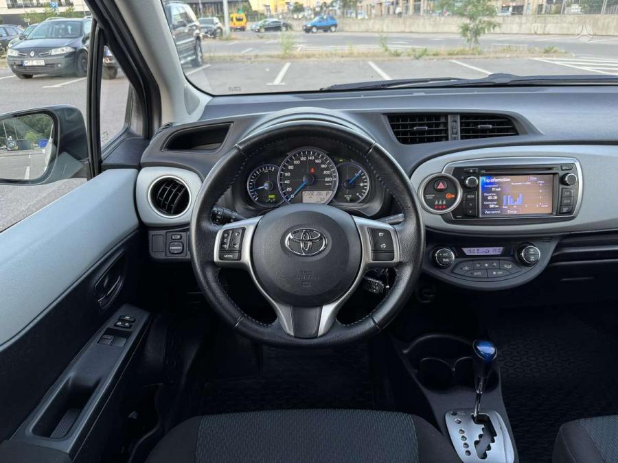Grey Toyota Yaris 2012 in Vilnius, with an engine capacity of 1.50 L and mileage of 155 thousand km for 7200 €, photo 16 on AUTOMOTO.COM.LV