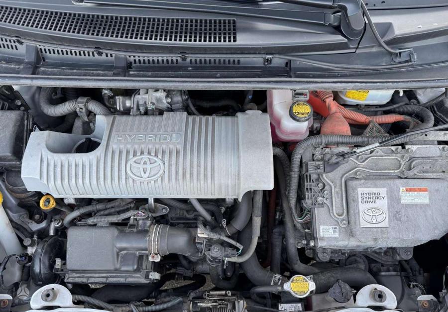 Grey Toyota Yaris 2012 in Vilnius, with an engine capacity of 1.50 L and mileage of 155 thousand km for 7200 €, photo 25 on AUTOMOTO.COM.LV