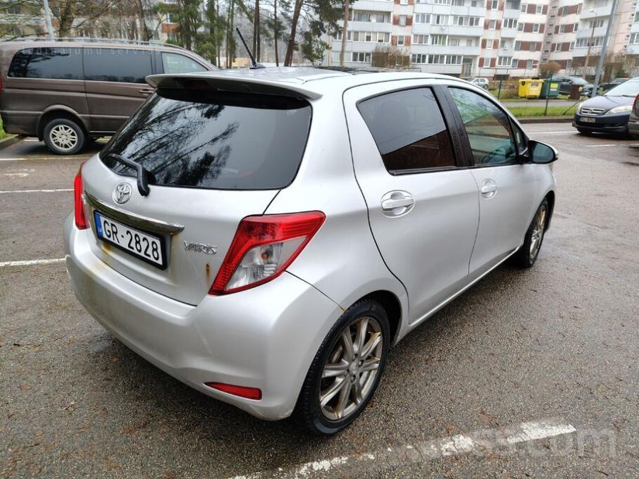 Grey Toyota Yaris 2012 in Jurmala, with an engine capacity of 1.40 L and mileage of 235 thousand km for 3600 €, photo 3 on AUTOMOTO.COM.LV
