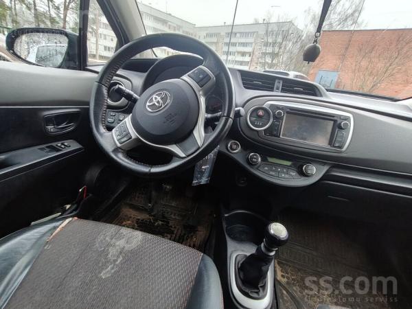 Pelēks Toyota Yaris 2012 Jūrmala, ar dzinēja tilpumu 1.40 L un nobraukumu 241 tūkst. km par 3000 €, foto 4 vietnē AUTOMOTO.COM.LV