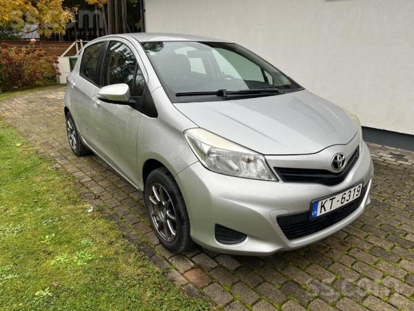 Pelēks Toyota Yaris 2012 Ogre, ar dzinēja tilpumu 1.30 L un nobraukumu 164 tūkst. km par 3800 €, foto 4 vietnē AUTOMOTO.COM.LV