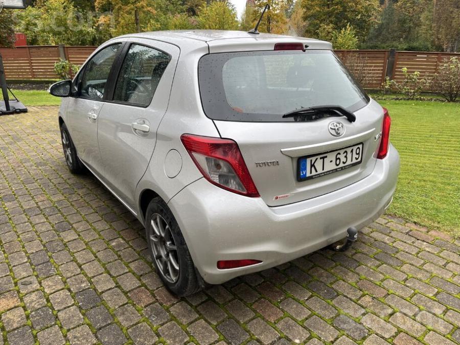Pelēks Toyota Yaris 2012 Ogre, ar dzinēja tilpumu 1.30 L un nobraukumu 164 tūkst. km par 3800 €, foto 7 vietnē AUTOMOTO.COM.LV