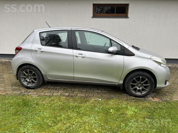 Pelēks Toyota Yaris 2012 Ogre, ar dzinēja tilpumu 1.30 L un nobraukumu 164 tūkst. km par 3800 €, foto 8 vietnē AUTOMOTO.COM.LV