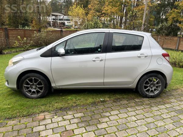 Pelēks Toyota Yaris 2012 Ogre, ar dzinēja tilpumu 1.30 L un nobraukumu 164 tūkst. km par 3800 €, foto 9 vietnē AUTOMOTO.COM.LV
