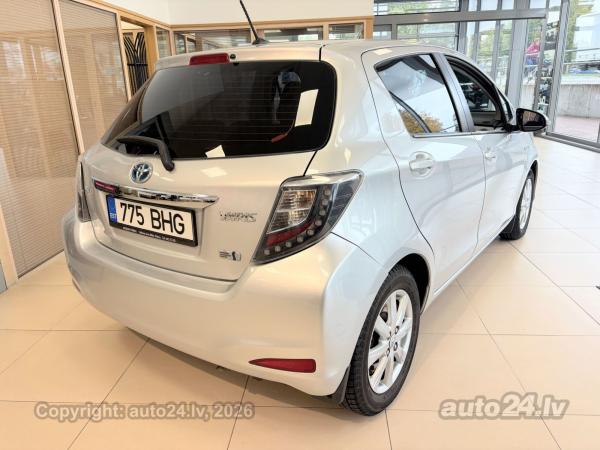 Pelēks Toyota Yaris 2012 Viljandi, ar dzinēja tilpumu 1.50 L un nobraukumu 186 tūkst. km par 5900 €, foto 4 vietnē AUTOMOTO.COM.LV