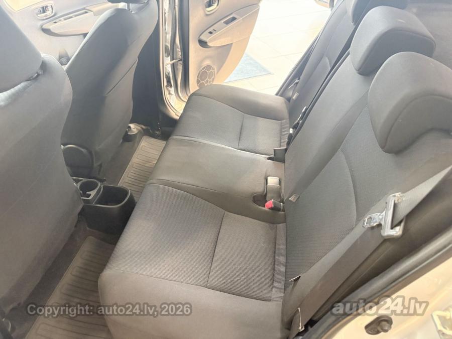 Pelēks Toyota Yaris 2012 Viljandi, ar dzinēja tilpumu 1.50 L un nobraukumu 186 tūkst. km par 5900 €, foto 9 vietnē AUTOMOTO.COM.LV