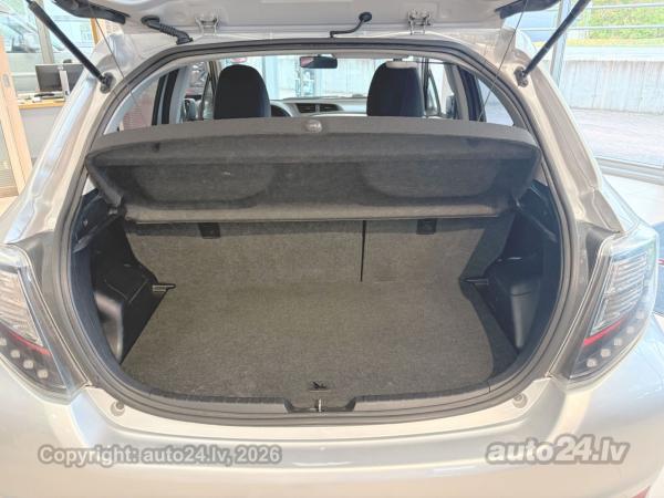 Pelēks Toyota Yaris 2012 Viljandi, ar dzinēja tilpumu 1.50 L un nobraukumu 186 tūkst. km par 5900 €, foto 10 vietnē AUTOMOTO.COM.LV