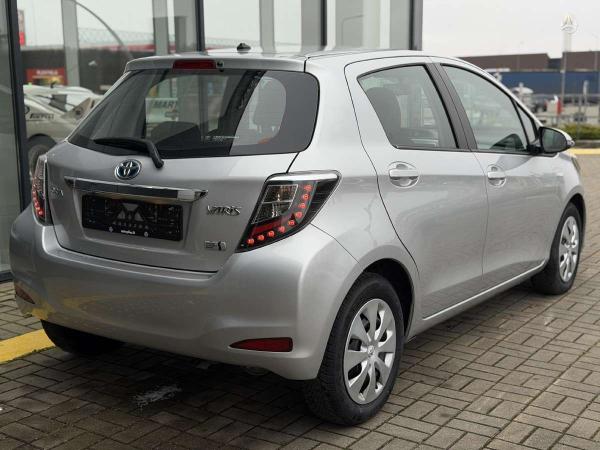 Grey Toyota Yaris 2013 in Vilnius, with an engine capacity of 1.50 L and mileage of 111 thousand km for 7999 €, photo 5 on AUTOMOTO.COM.LV