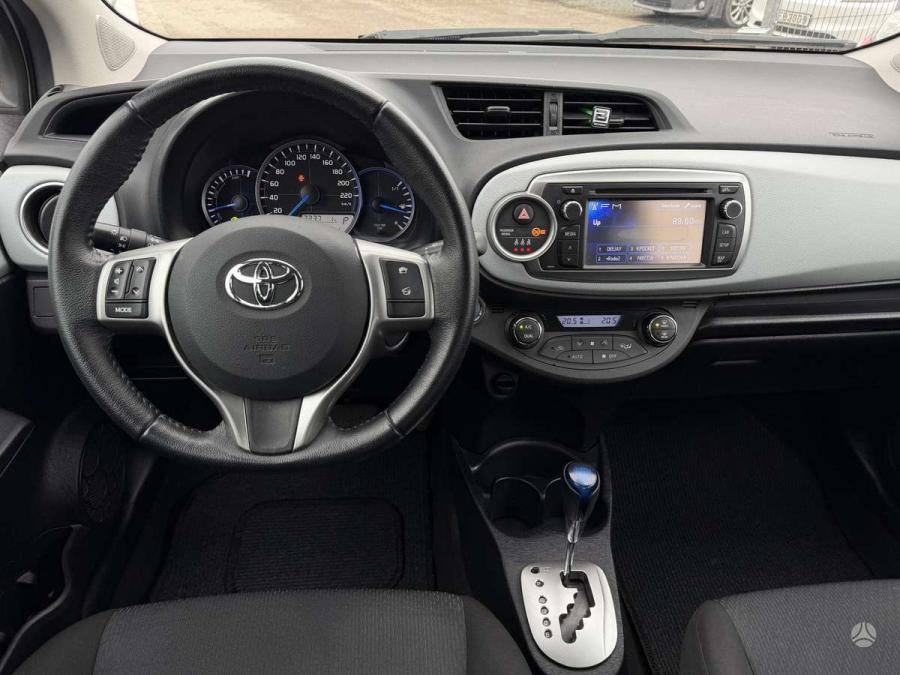 Pelēks Toyota Yaris 2013 Viļņa, ar dzinēja tilpumu 1.50 L un nobraukumu 111 tūkst. km par 7999 €, foto 11 vietnē AUTOMOTO.COM.LV