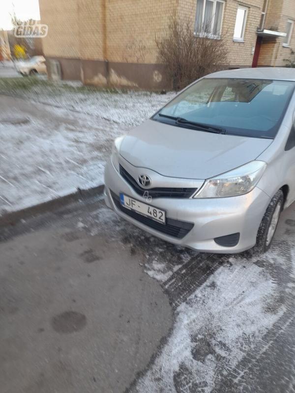 Pelēks Toyota Yaris 2013 Radviliškis, ar dzinēja tilpumu 1.30 L un nobraukumu 220 tūkst. km par 4700 €, foto 1 vietnē AUTOMOTO.COM.LV