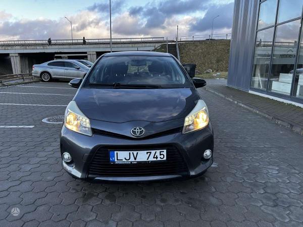 Grey Toyota Yaris 2013 in Vilnius, with an engine capacity of 1.50 L and mileage of 194 thousand km for 5899 €, photo 8 on AUTOMOTO.COM.LV