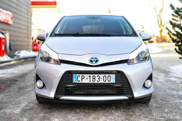 Grey Toyota Yaris 2013 in Kretinga, with an engine capacity of 1.50 L and mileage of 201 thousand km for 6950 €, photo 4 on AUTOMOTO.COM.LV