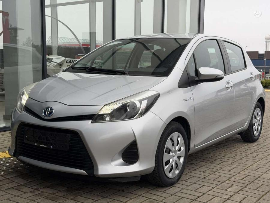 Grey Toyota Yaris 2013 in Vilnius, with an engine capacity of 1.50 L and mileage of 112 thousand km for 7999 €, photo 2 on AUTOMOTO.COM.LV