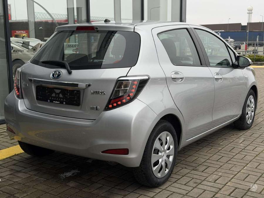 Grey Toyota Yaris 2013 in Vilnius, with an engine capacity of 1.50 L and mileage of 112 thousand km for 7999 €, photo 5 on AUTOMOTO.COM.LV