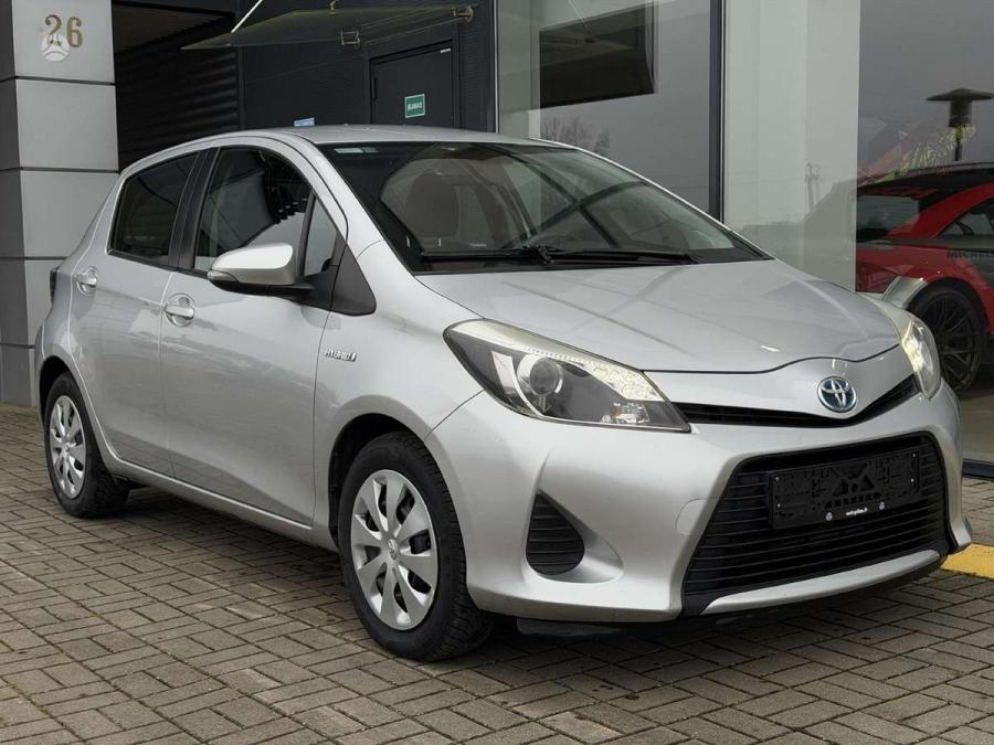 Grey Toyota Yaris 2013 in Vilnius, with an engine capacity of 1.50 L and mileage of 112 thousand km for 7999 €, photo 7 on AUTOMOTO.COM.LV