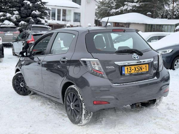 Pelēks Toyota Yaris 2013 Utena, ar dzinēja tilpumu 1.50 L un nobraukumu 250 tūkst. km par 5990 €, foto 4 vietnē AUTOMOTO.COM.LV